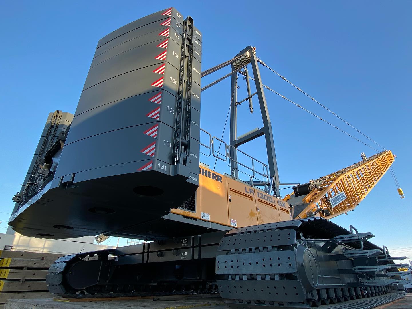 CRAWLER CRANE RENTALS - Alnasser مؤسسة ناصر سليمان الناصر